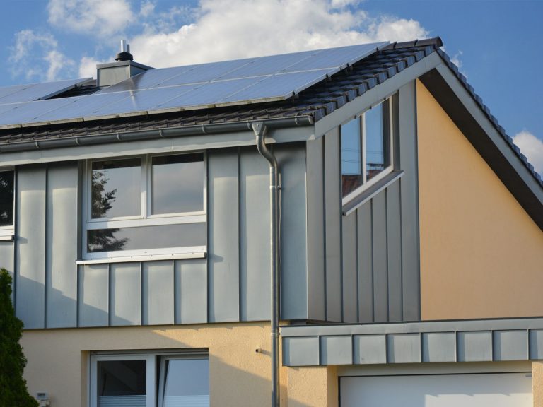 Stehfalzbleche für den Dach- und Fassadenbereich | Kantbetrieb